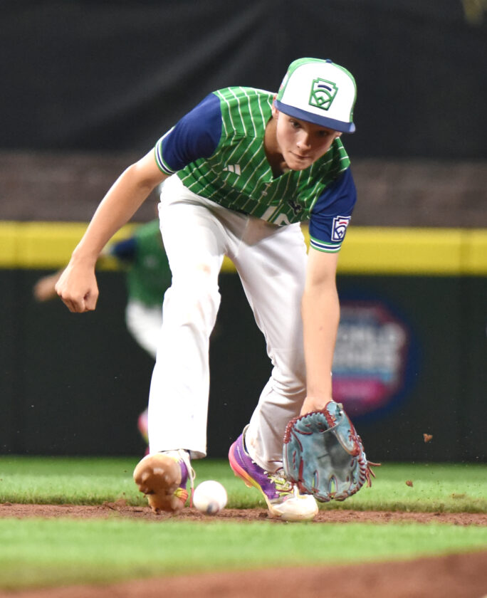 Florida defeats Washington at Lamade Stadium 6-1 on Friday night | News ...